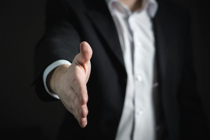 The Death Grip: How Your Handshake Predicts Your Lifespan - Wise Up